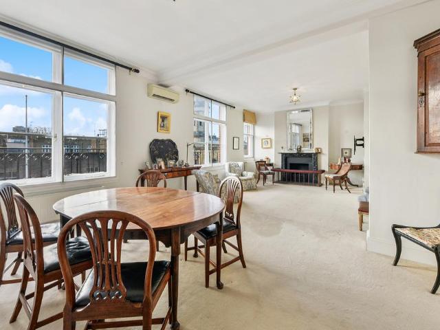 4 bedroom flat for sale