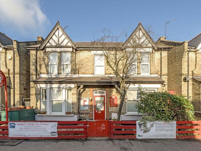 4 bedroom flat for sale