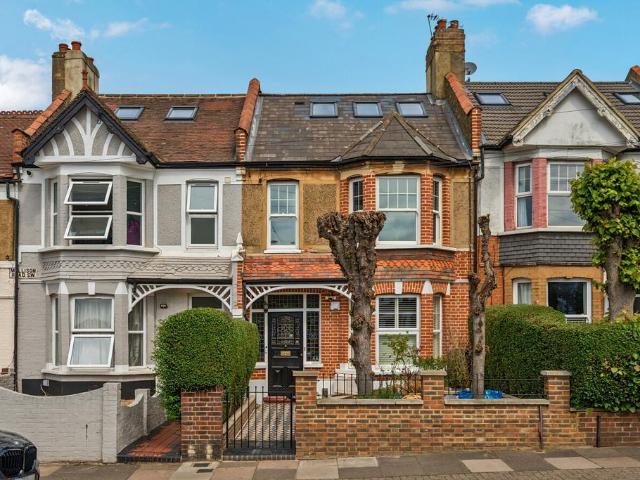 4 bedroom flat for sale