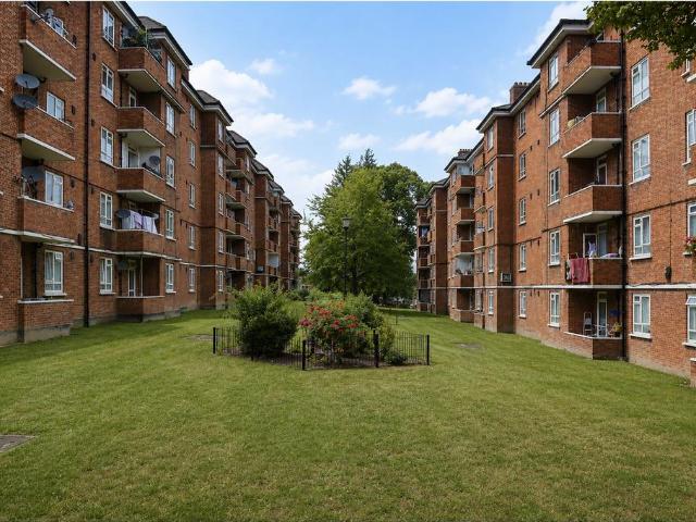 4 bedroom flat for sale