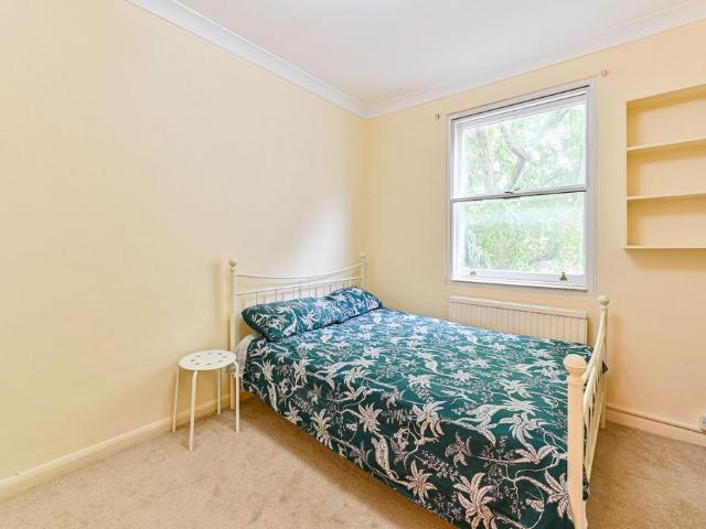 4 bedroom flat for sale