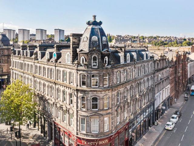 4 bedroom flat for sale
