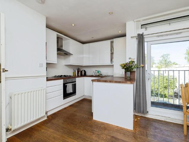 4 bedroom flat for sale