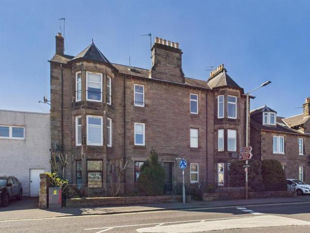 4 bedroom flat for sale