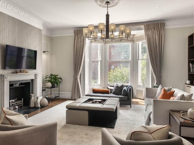 4 bedroom flat for sale