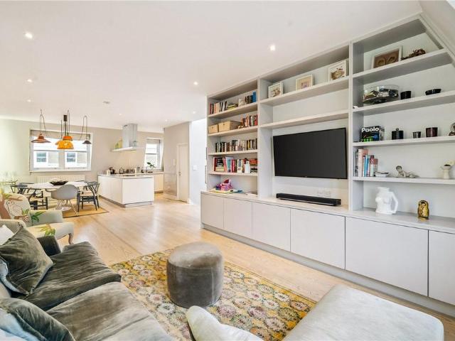 4 bedroom flat for sale