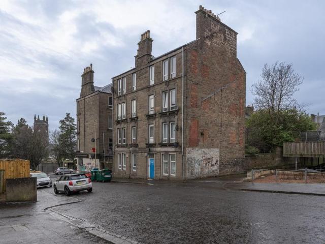 4 bedroom flat for sale