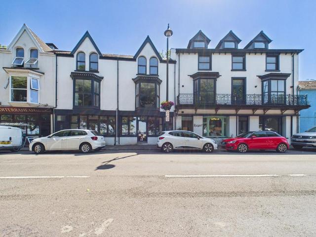 4 bedroom flat for sale