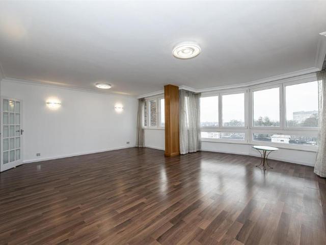 4 bedroom flat for sale