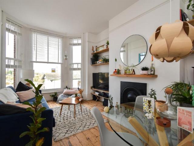 4 bedroom flat for sale