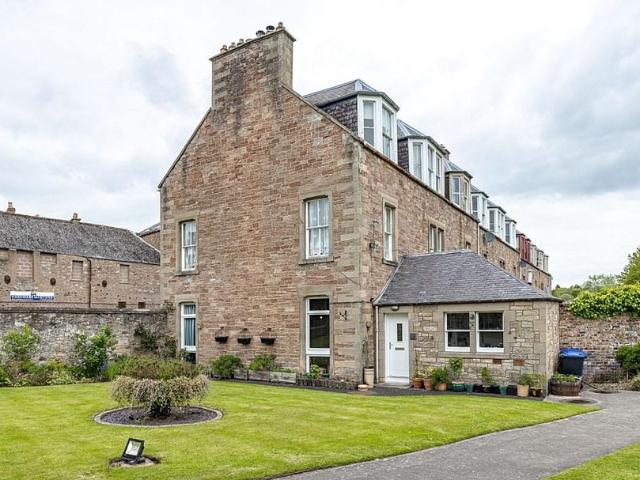 4 bedroom flat for sale