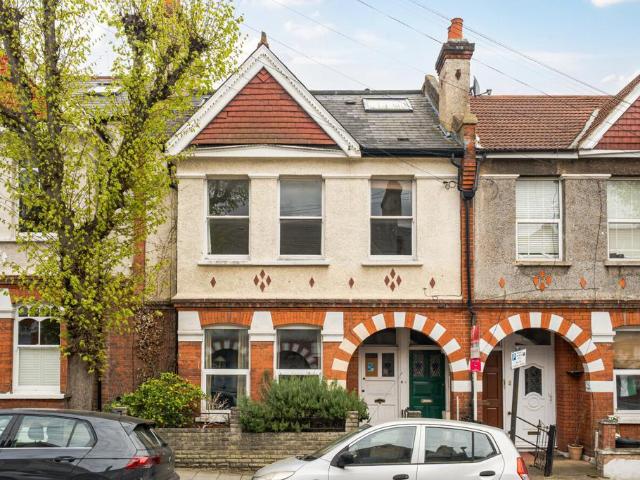 4 bedroom flat for sale