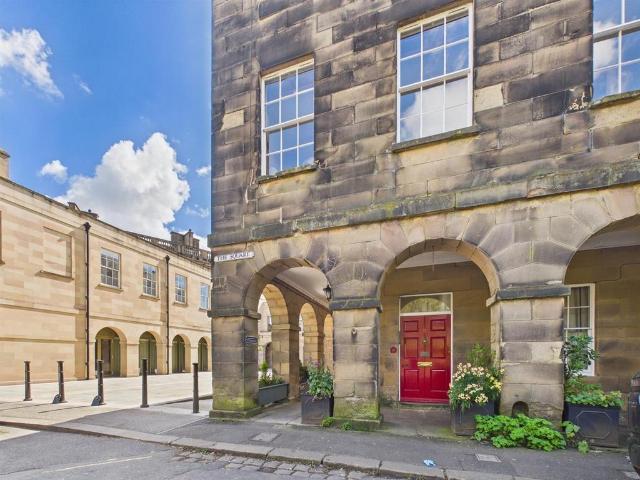 4 bedroom flat for sale