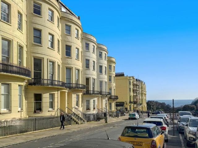 4 bedroom flat for sale