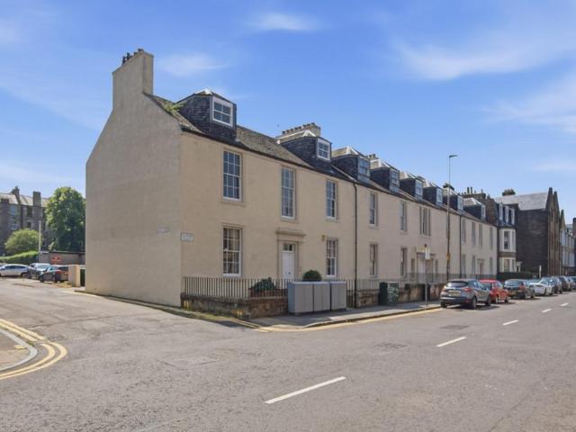 4 bedroom flat for sale