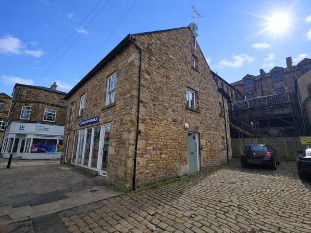 4 bedroom flat for sale