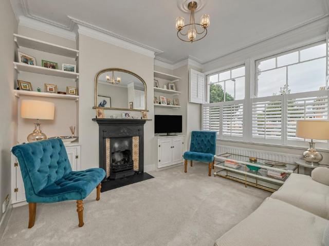 4 bedroom maisonette for sale