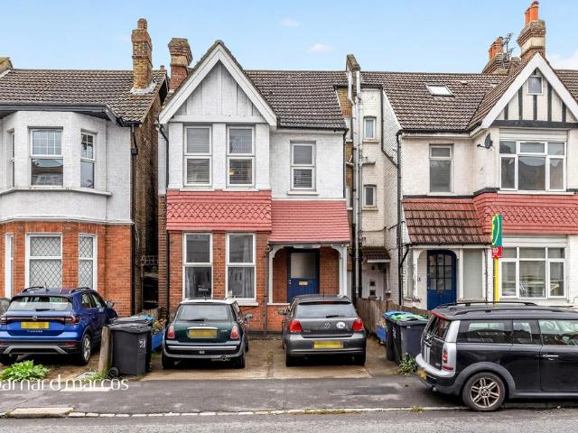 4 bedroom flat for sale