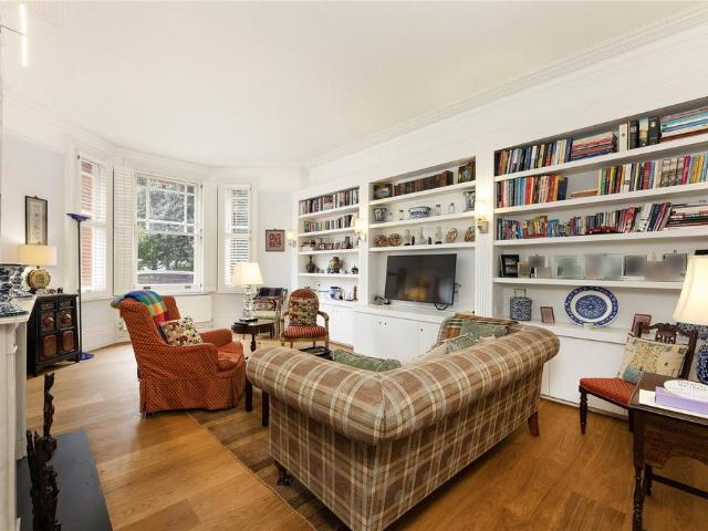 4 bedroom flat for sale