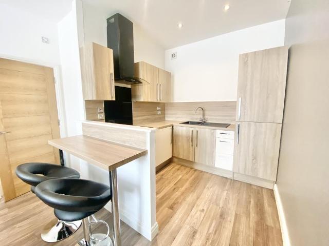 4 bedroom flat for sale