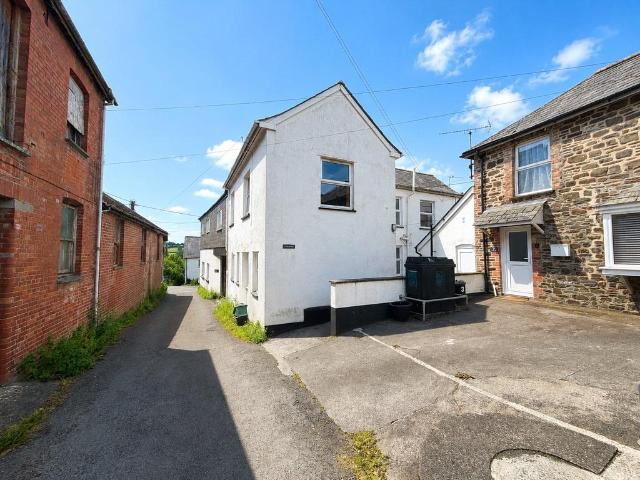 4 bedroom flat for sale