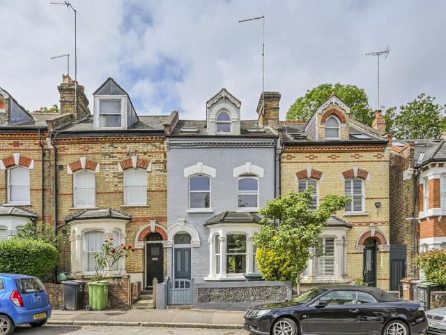 4 bedroom flat for sale
