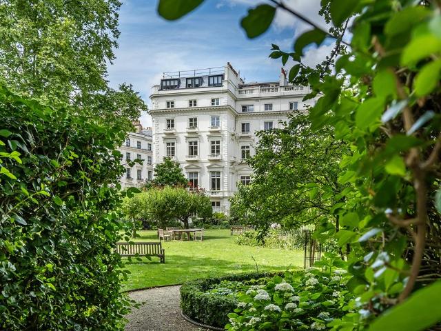 4 bedroom flat for sale
