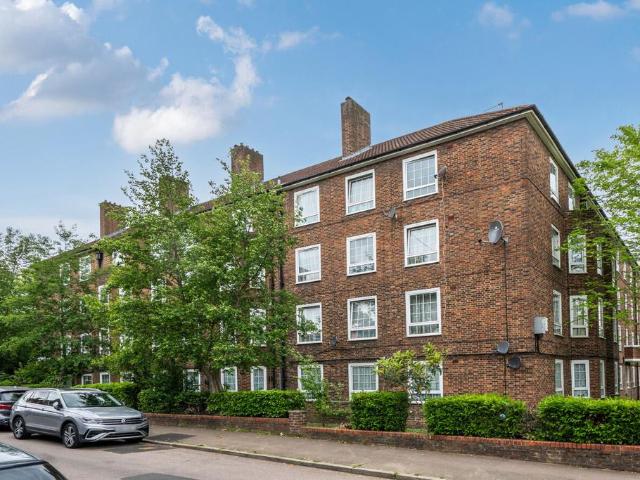 4 bedroom flat for sale
