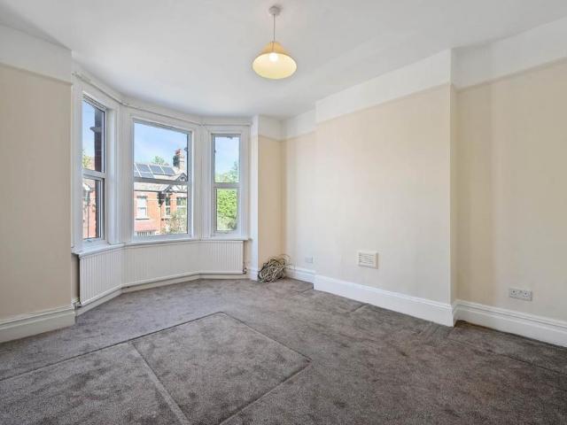 4 bedroom flat for sale