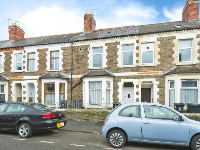 4 bedroom flat for sale