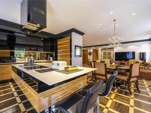4 bedroom flat for sale