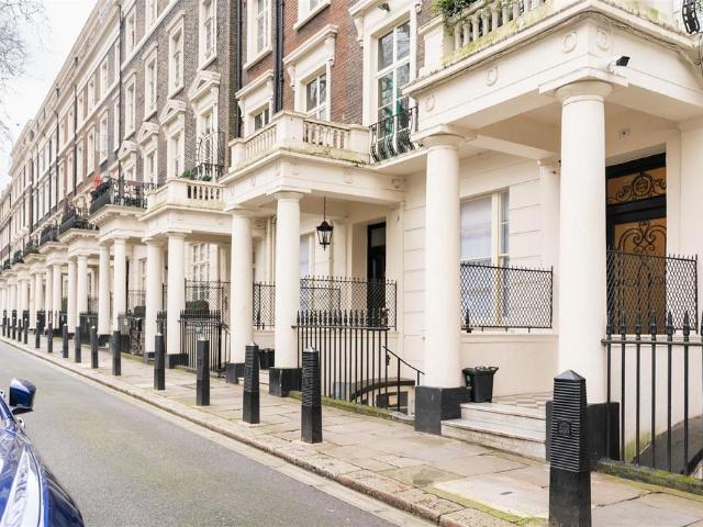 4 bedroom flat for sale