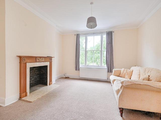 4 bedroom flat for sale
