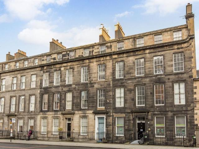 4 bedroom flat for sale