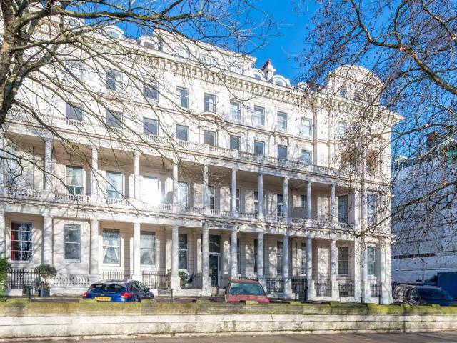 4 bedroom flat for sale