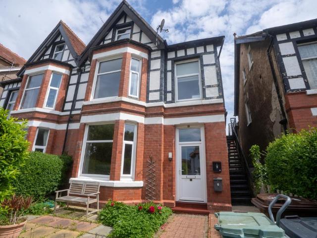 4 bedroom flat for sale