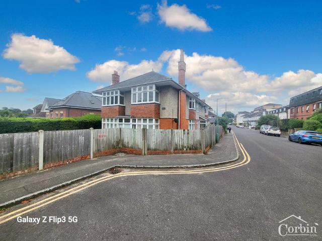 4 bedroom flat for sale