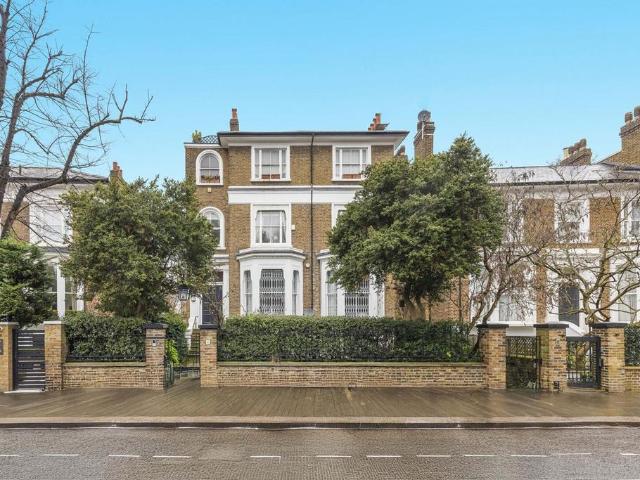 4 bedroom flat for sale