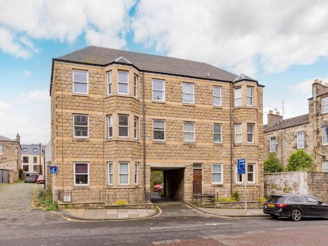 4 bedroom flat for sale
