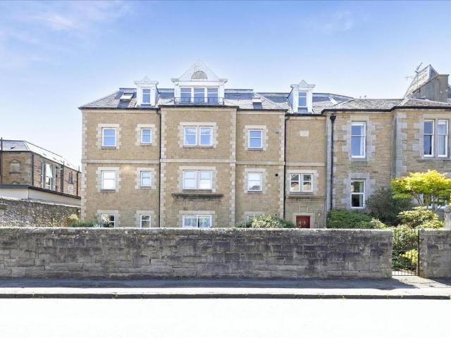 4 bedroom flat for sale