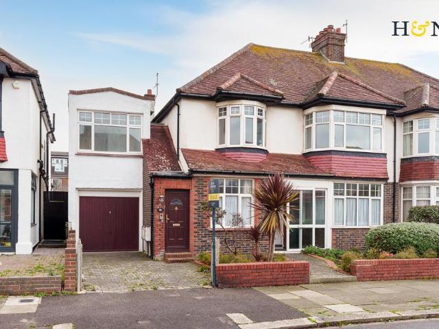 4 bedroom flat for sale