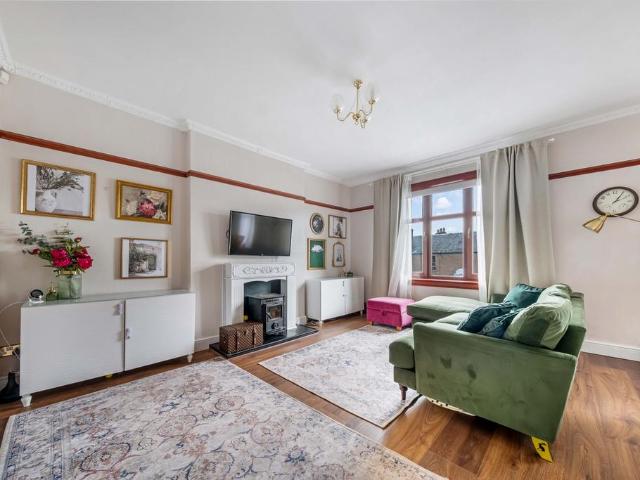 4 bedroom flat for sale