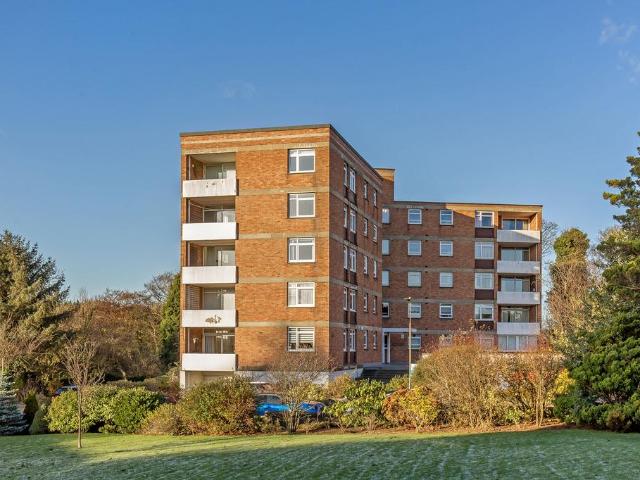 4 bedroom flat for sale