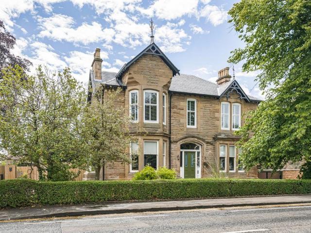 4 bedroom flat for sale