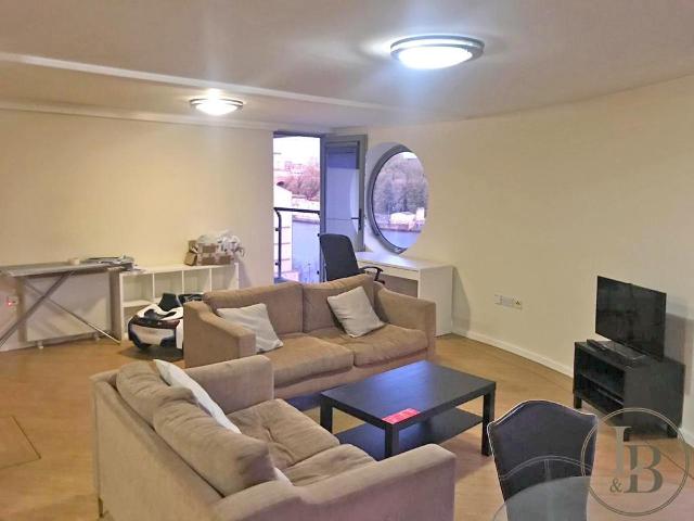 4 bedroom flat for sale