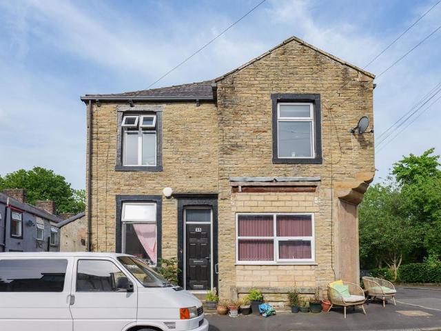 4 bedroom flat for sale