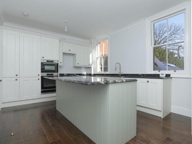 4 bedroom flat for sale