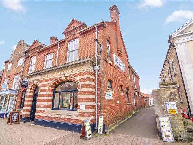 4 bedroom flat for sale