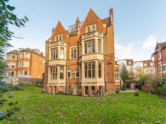 4 bedroom flat for sale