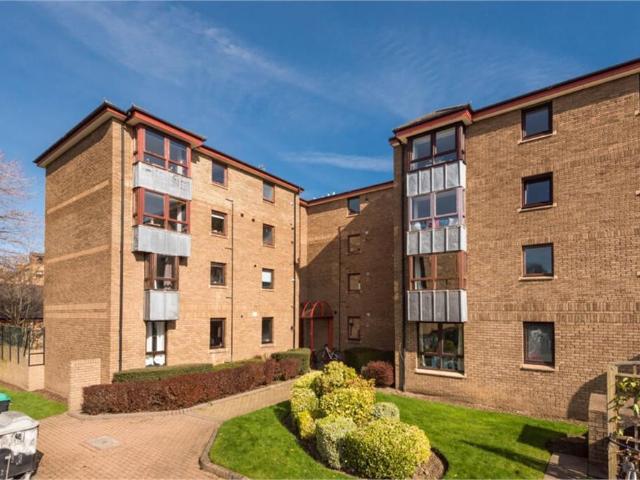 4 bedroom flat for sale